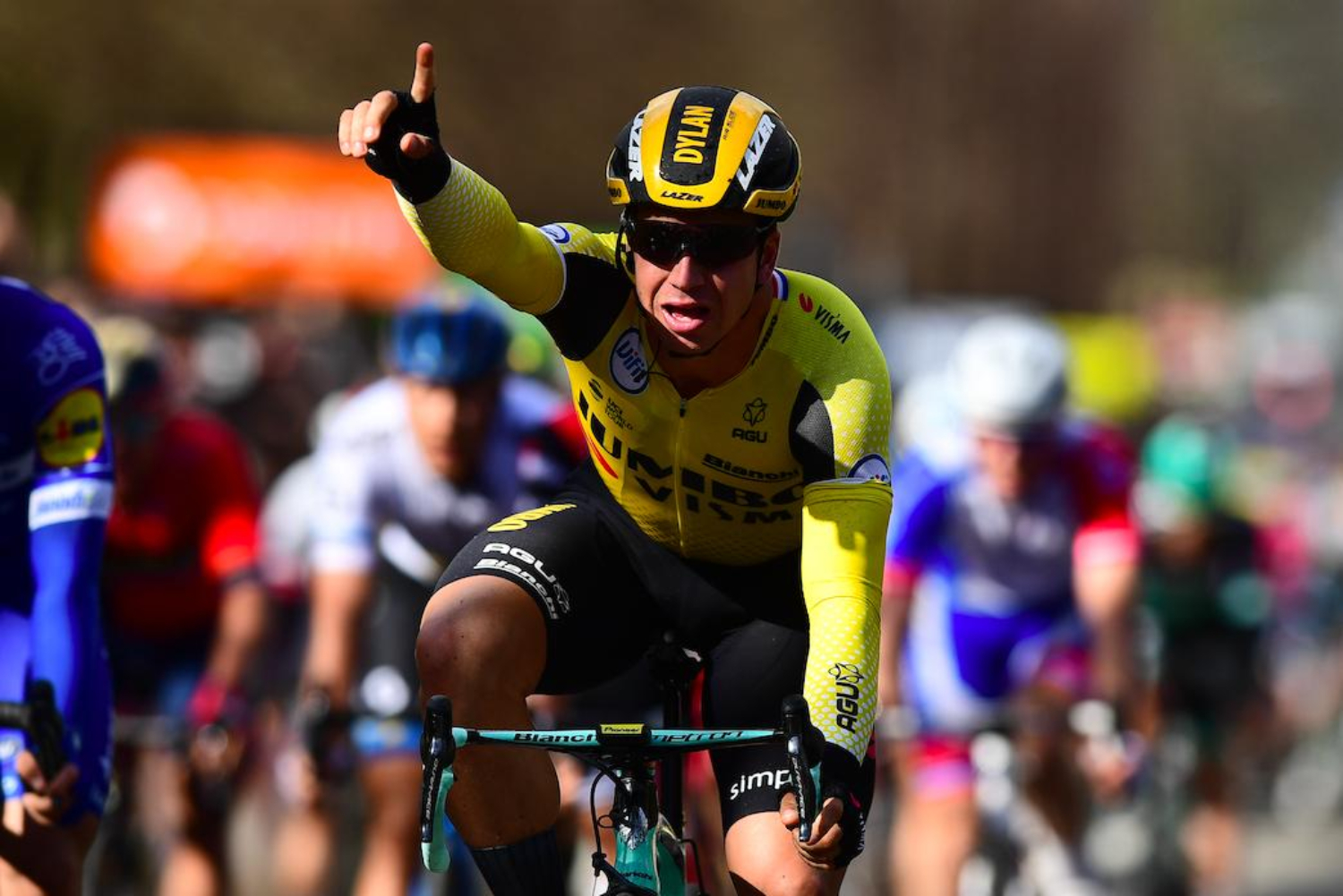 Groenewegen bate a Jakobsen agónicamente en el arranque de la Comunidad ...